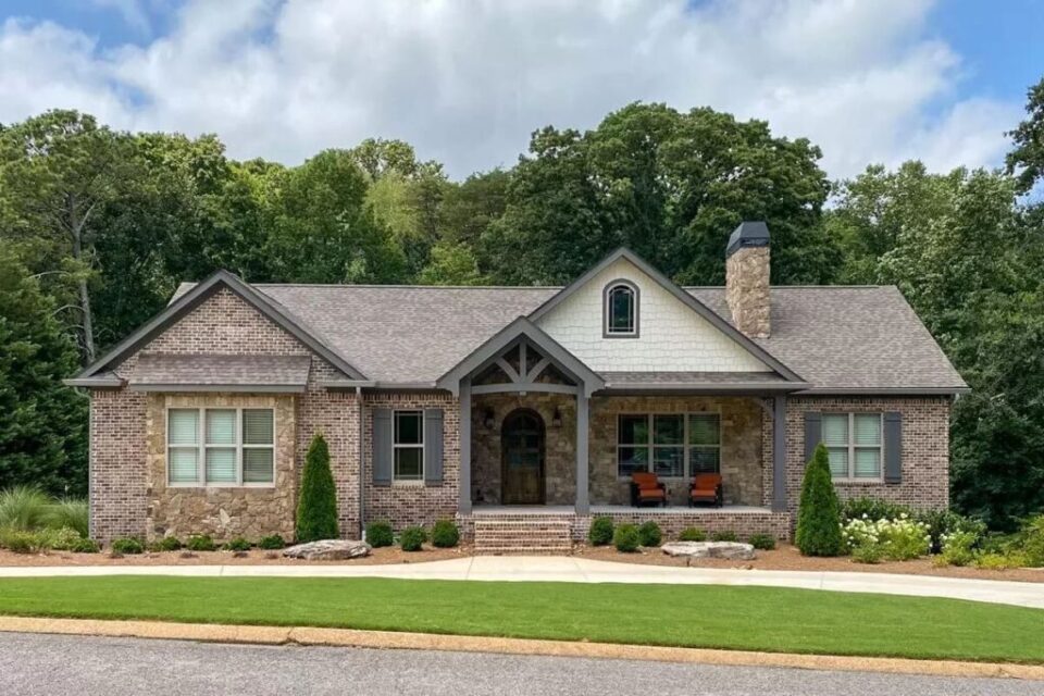 4-Bedroom Single-Story Modern Farmhouse With Home Office and Vaulted ...